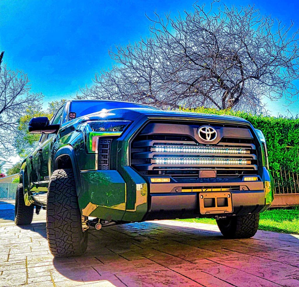 Tundra Dual 40-Inch White LED Light Bars with Grille Mounting Brackets ...